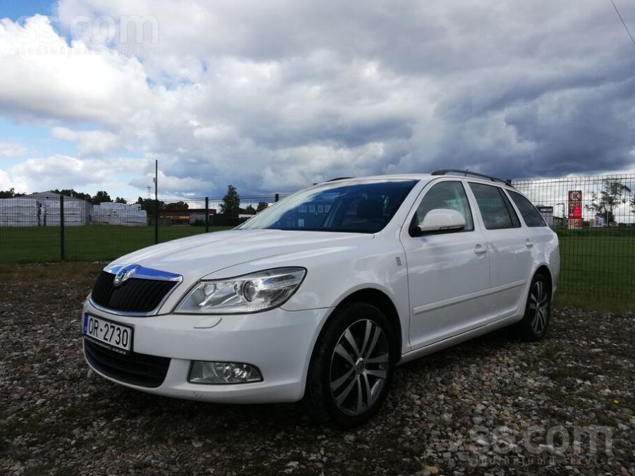 White Skoda Octavia 2012 in Saldus, with an engine capacity of 1.60 L and mileage of 283 thousand km for 4900 €, photo 1 on AUTOMOTO.COM.LV