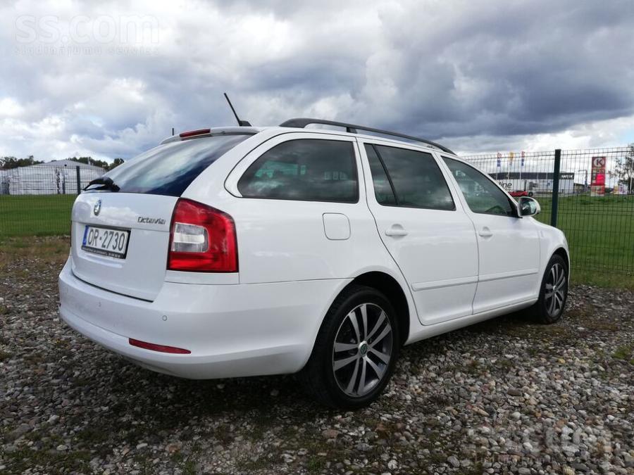White Skoda Octavia 2012 in Saldus, with an engine capacity of 1.60 L and mileage of 283 thousand km for 4900 €, photo 3 on AUTOMOTO.COM.LV