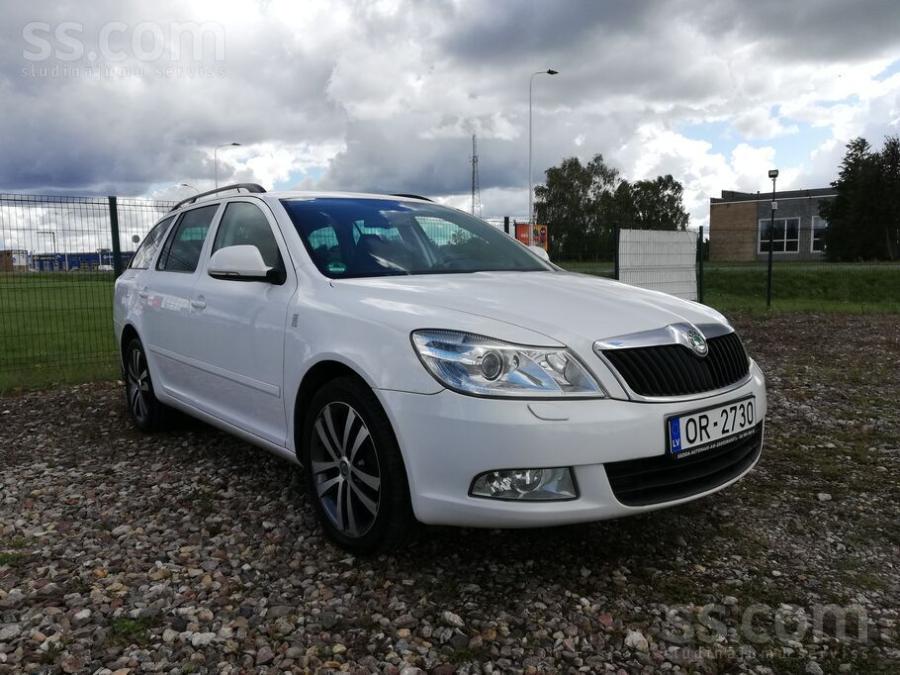 White Skoda Octavia 2012 in Saldus, with an engine capacity of 1.60 L and mileage of 283 thousand km for 4900 €, photo 4 on AUTOMOTO.COM.LV