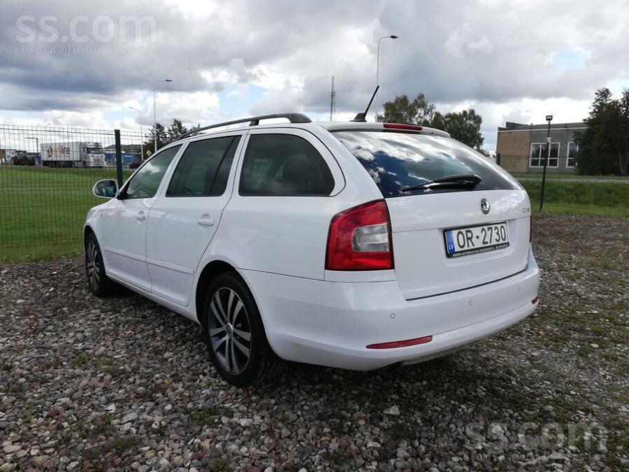 White Skoda Octavia 2012 in Saldus, with an engine capacity of 1.60 L and mileage of 283 thousand km for 4900 €, photo 5 on AUTOMOTO.COM.LV