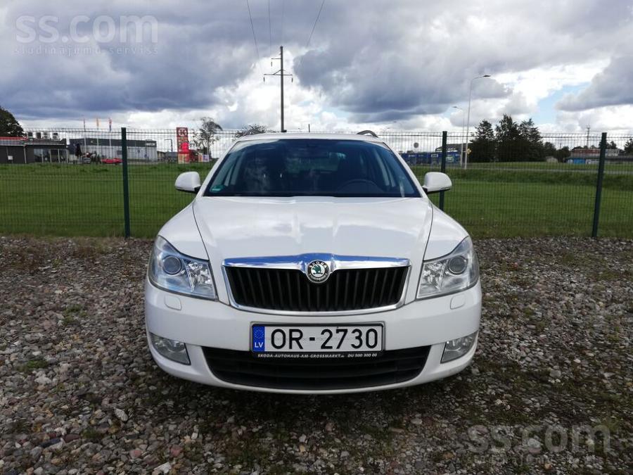 White Skoda Octavia 2012 in Saldus, with an engine capacity of 1.60 L and mileage of 283 thousand km for 4900 €, photo 6 on AUTOMOTO.COM.LV