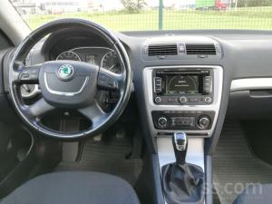 White Skoda Octavia 2012 in Saldus, with an engine capacity of 1.60 L and mileage of 283 thousand km for 4900 €, photo 8 on AUTOMOTO.COM.LV