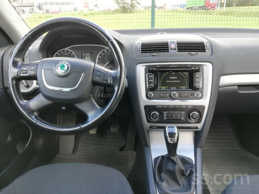 White Skoda Octavia 2012 in Saldus, with an engine capacity of 1.60 L and mileage of 283 thousand km for 4900 €, photo 8 on AUTOMOTO.COM.LV