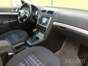 White Skoda Octavia 2012 in Saldus, with an engine capacity of 1.60 L and mileage of 283 thousand km for 4900 €, photo 9 on AUTOMOTO.COM.LV