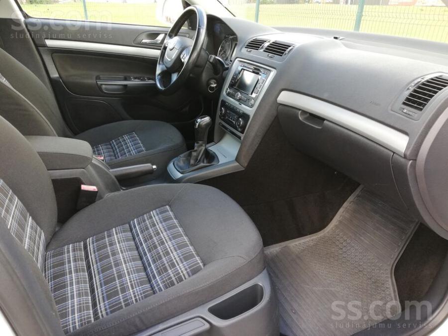 White Skoda Octavia 2012 in Saldus, with an engine capacity of 1.60 L and mileage of 283 thousand km for 4900 €, photo 10 on AUTOMOTO.COM.LV