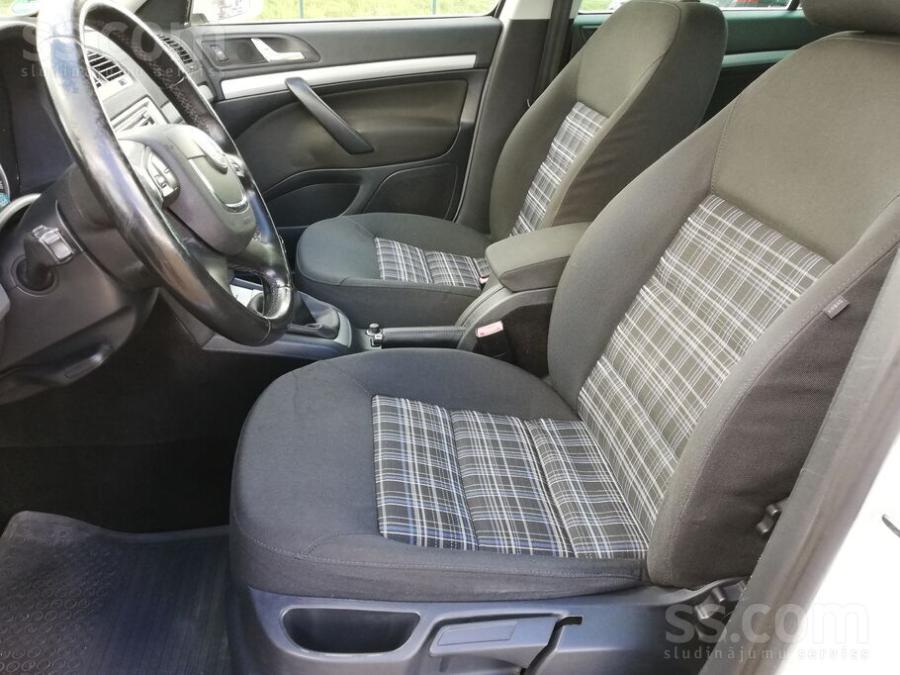 White Skoda Octavia 2012 in Saldus, with an engine capacity of 1.60 L and mileage of 283 thousand km for 4900 €, photo 11 on AUTOMOTO.COM.LV
