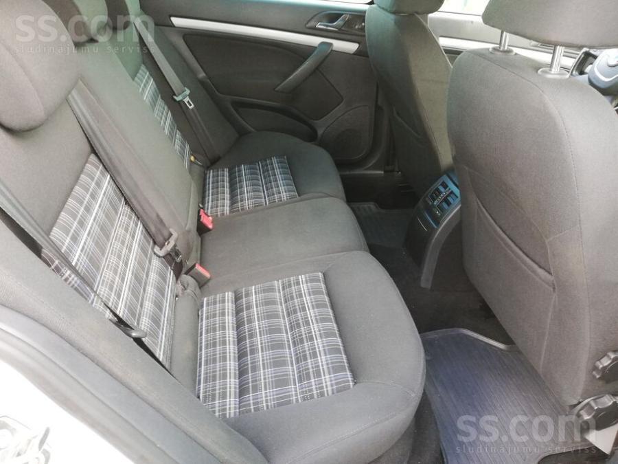 White Skoda Octavia 2012 in Saldus, with an engine capacity of 1.60 L and mileage of 283 thousand km for 4900 €, photo 13 on AUTOMOTO.COM.LV