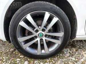 White Skoda Octavia 2012 in Saldus, with an engine capacity of 1.60 L and mileage of 283 thousand km for 4900 €, photo 19 on AUTOMOTO.COM.LV