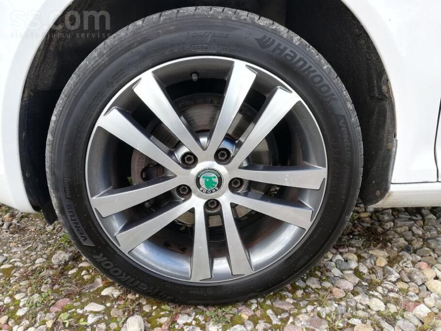 White Skoda Octavia 2012 in Saldus, with an engine capacity of 1.60 L and mileage of 283 thousand km for 4900 €, photo 19 on AUTOMOTO.COM.LV