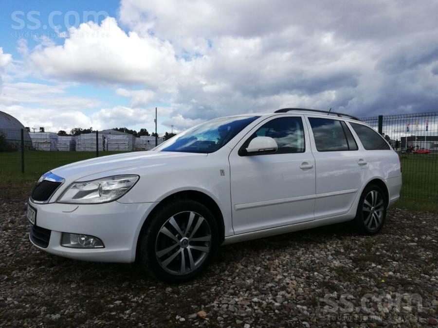 White Skoda Octavia 2012 in Saldus, with an engine capacity of 1.60 L and mileage of 283 thousand km for 4900 €, photo 21 on AUTOMOTO.COM.LV
