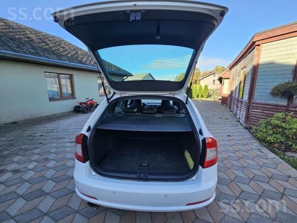 White Skoda Octavia 2012 in Talsi, with an engine capacity of 2.00 L and mileage of 181 thousand km for 6299 €, photo 10 on AUTOMOTO.COM.LV