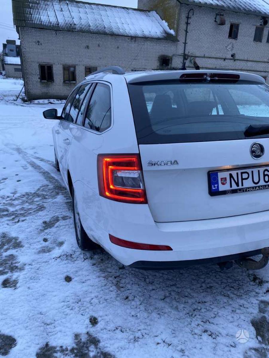 White Skoda Octavia 2013 in Kaunas, with an engine capacity of 1.97 L and mileage of 279 thousand km for 5450 €, photo 5 on AUTOMOTO.COM.LV