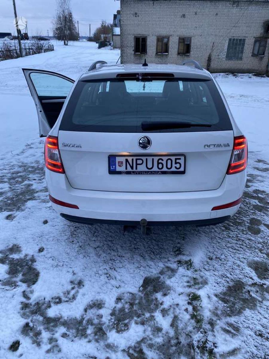 White Skoda Octavia 2013 in Kaunas, with an engine capacity of 1.97 L and mileage of 279 thousand km for 5450 €, photo 7 on AUTOMOTO.COM.LV
