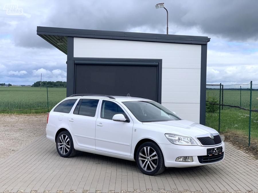 White Skoda Octavia 2013 in Kaunas, with an engine capacity of 1.60 L and mileage of 276 thousand km for 4199 €, photo 3 on AUTOMOTO.COM.LV