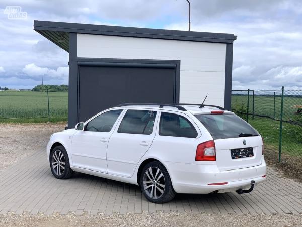White Skoda Octavia 2013 in Kaunas, with an engine capacity of 1.60 L and mileage of 276 thousand km for 4199 €, photo 4 on AUTOMOTO.COM.LV