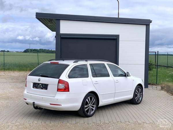 White Skoda Octavia 2013 in Kaunas, with an engine capacity of 1.60 L and mileage of 276 thousand km for 4199 €, photo 5 on AUTOMOTO.COM.LV