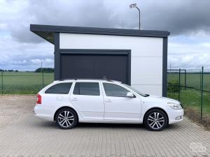 White Skoda Octavia 2013 in Kaunas, with an engine capacity of 1.60 L and mileage of 276 thousand km for 4199 €, photo 9 on AUTOMOTO.COM.LV