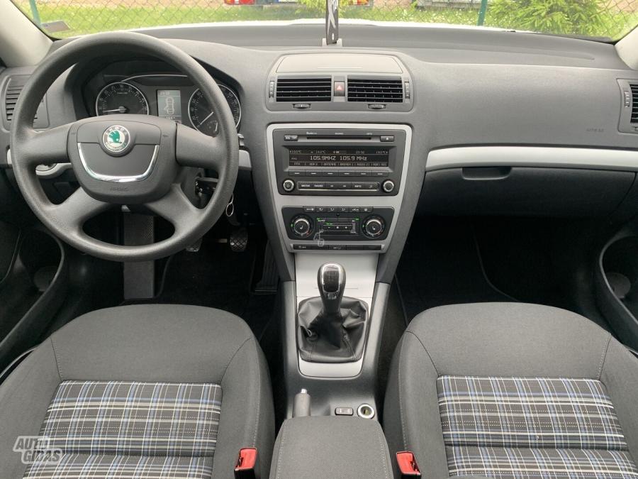 White Skoda Octavia 2013 in Kaunas, with an engine capacity of 1.60 L and mileage of 276 thousand km for 4199 €, photo 12 on AUTOMOTO.COM.LV
