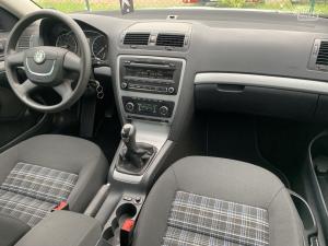 White Skoda Octavia 2013 in Kaunas, with an engine capacity of 1.60 L and mileage of 276 thousand km for 4199 €, photo 13 on AUTOMOTO.COM.LV