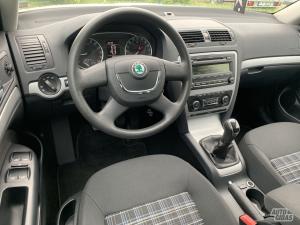 White Skoda Octavia 2013 in Kaunas, with an engine capacity of 1.60 L and mileage of 276 thousand km for 4199 €, photo 14 on AUTOMOTO.COM.LV