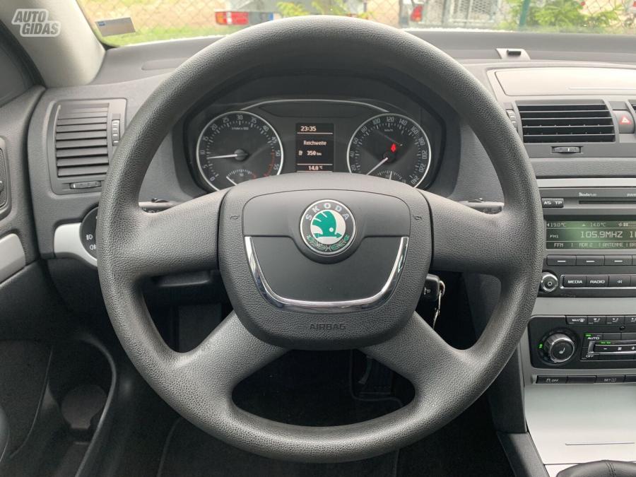 White Skoda Octavia 2013 in Kaunas, with an engine capacity of 1.60 L and mileage of 276 thousand km for 4199 €, photo 20 on AUTOMOTO.COM.LV