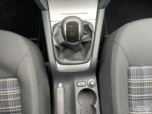 White Skoda Octavia 2013 in Kaunas, with an engine capacity of 1.60 L and mileage of 276 thousand km for 4199 €, photo 27 on AUTOMOTO.COM.LV