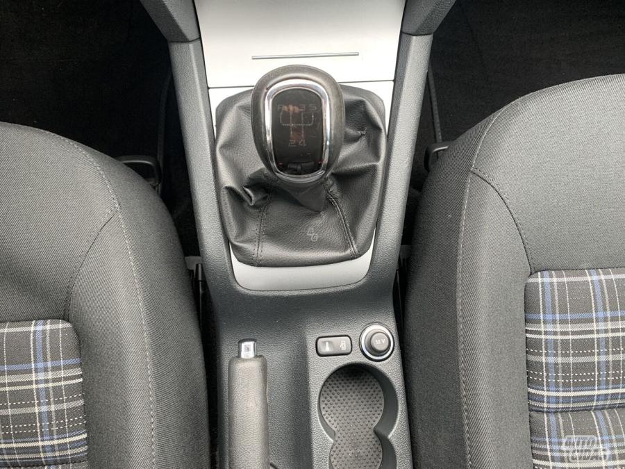 White Skoda Octavia 2013 in Kaunas, with an engine capacity of 1.60 L and mileage of 276 thousand km for 4199 €, photo 27 on AUTOMOTO.COM.LV
