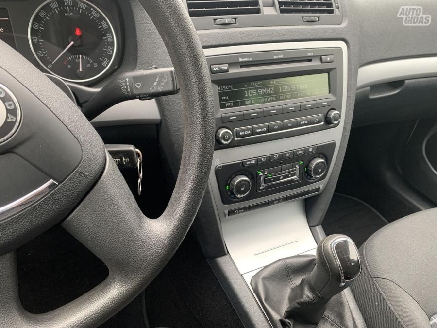 White Skoda Octavia 2013 in Kaunas, with an engine capacity of 1.60 L and mileage of 276 thousand km for 4199 €, photo 28 on AUTOMOTO.COM.LV
