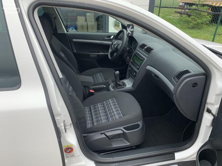 White Skoda Octavia 2013 in Kaunas, with an engine capacity of 1.60 L and mileage of 276 thousand km for 4199 €, photo 31 on AUTOMOTO.COM.LV