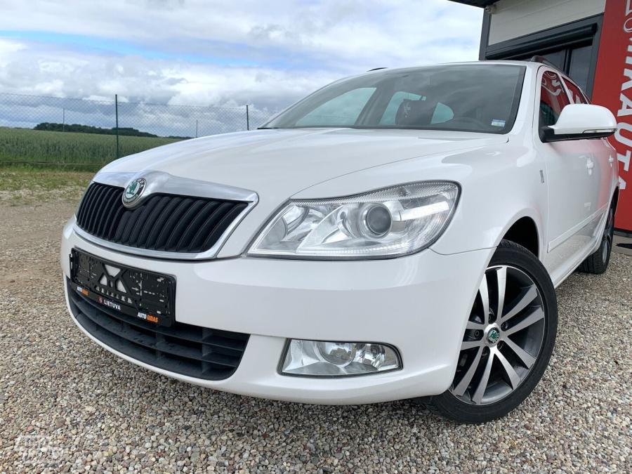 White Skoda Octavia 2013 in Kaunas, with an engine capacity of 1.60 L and mileage of 276 thousand km for 4199 €, photo 33 on AUTOMOTO.COM.LV