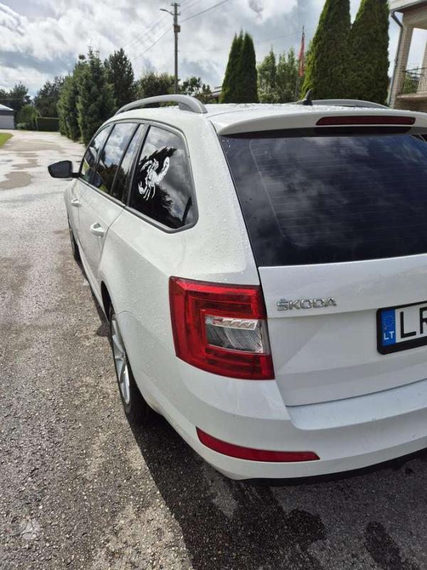 White Skoda Octavia 2013 in Kaunas, with an engine capacity of 1.60 L and mileage of 234 thousand km for 4700 €, photo 5 on AUTOMOTO.COM.LV