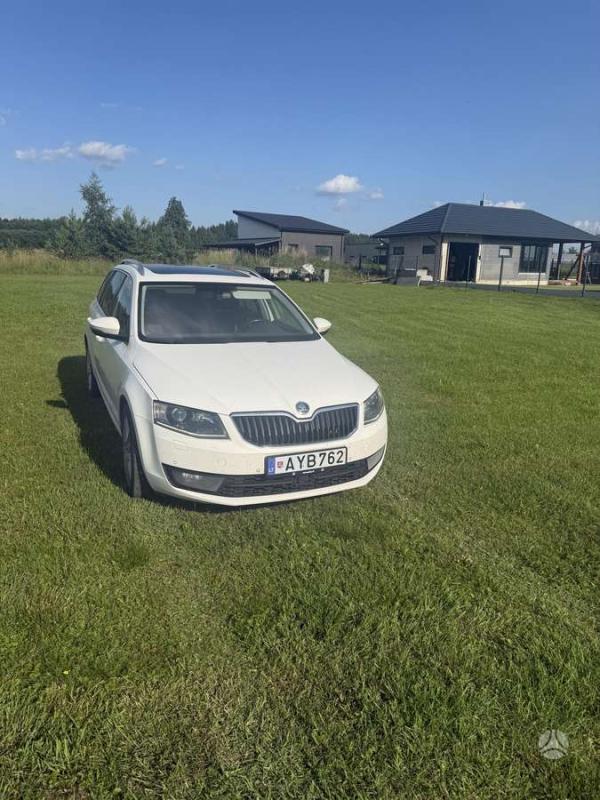 White Skoda Octavia 2013 in Panevezys, with an engine capacity of 1.60 L and mileage of 280 thousand km for 3550 €, photo 1 on AUTOMOTO.COM.LV