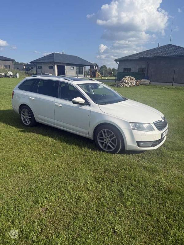 White Skoda Octavia 2013 in Panevezys, with an engine capacity of 1.60 L and mileage of 280 thousand km for 3550 €, photo 3 on AUTOMOTO.COM.LV