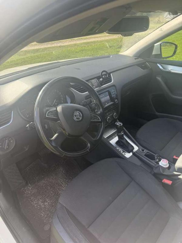White Skoda Octavia 2013 in Panevezys, with an engine capacity of 1.60 L and mileage of 280 thousand km for 3550 €, photo 6 on AUTOMOTO.COM.LV