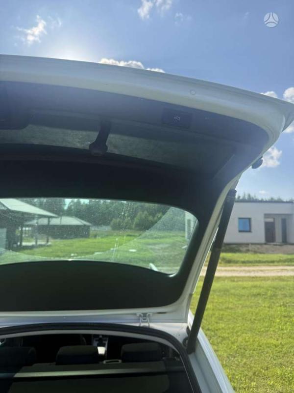 White Skoda Octavia 2013 in Panevezys, with an engine capacity of 1.60 L and mileage of 280 thousand km for 3550 €, photo 7 on AUTOMOTO.COM.LV