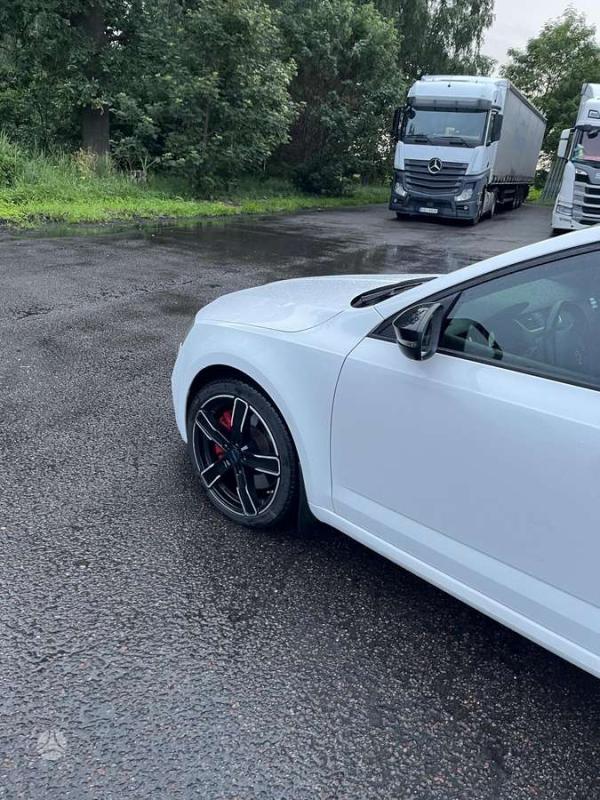 Balts Skoda Octavia 2013 Panevēža, ar dzinēja tilpumu 2.00 L un nobraukumu 280 tūkst. km par 7800 €, foto 9 vietnē AUTOMOTO.COM.LV