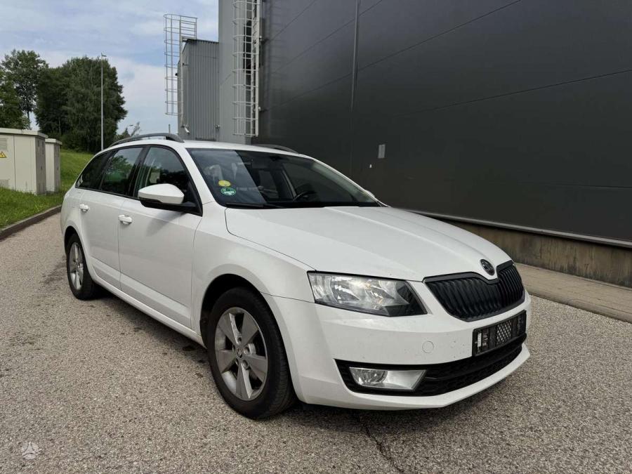 White Skoda Octavia 2013 in Alytus, with an engine capacity of 2.00 L and mileage of 347 thousand km for 4450 €, photo 3 on AUTOMOTO.COM.LV