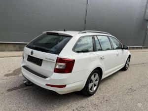 White Skoda Octavia 2013 in Alytus, with an engine capacity of 2.00 L and mileage of 347 thousand km for 4450 €, photo 5 on AUTOMOTO.COM.LV