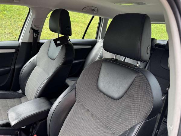 White Skoda Octavia 2013 in Alytus, with an engine capacity of 2.00 L and mileage of 347 thousand km for 4450 €, photo 8 on AUTOMOTO.COM.LV