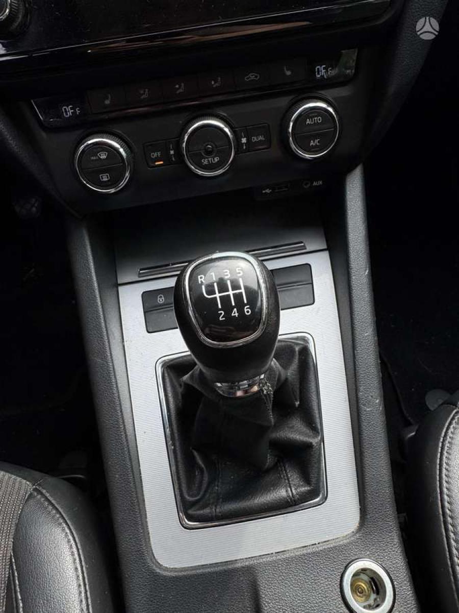White Skoda Octavia 2013 in Alytus, with an engine capacity of 2.00 L and mileage of 347 thousand km for 4450 €, photo 18 on AUTOMOTO.COM.LV