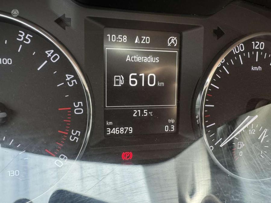 White Skoda Octavia 2013 in Alytus, with an engine capacity of 2.00 L and mileage of 347 thousand km for 4450 €, photo 21 on AUTOMOTO.COM.LV
