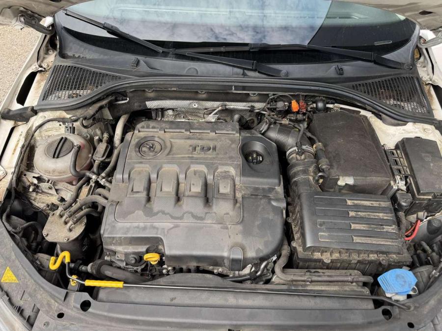 White Skoda Octavia 2013 in Alytus, with an engine capacity of 2.00 L and mileage of 347 thousand km for 4450 €, photo 24 on AUTOMOTO.COM.LV