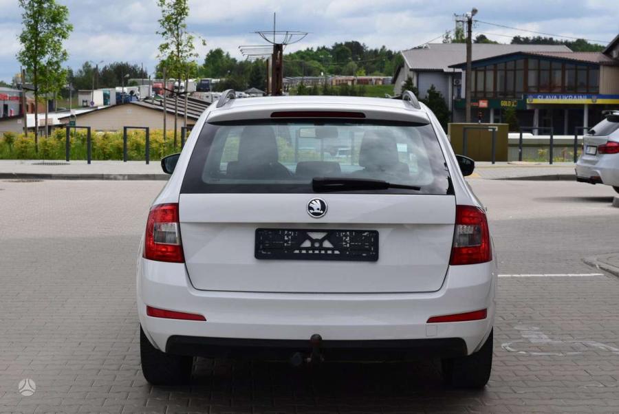 White Skoda Octavia 2013 in Vilnius, with an engine capacity of 1.60 L and mileage of 260 thousand km for 5950 €, photo 6 on AUTOMOTO.COM.LV