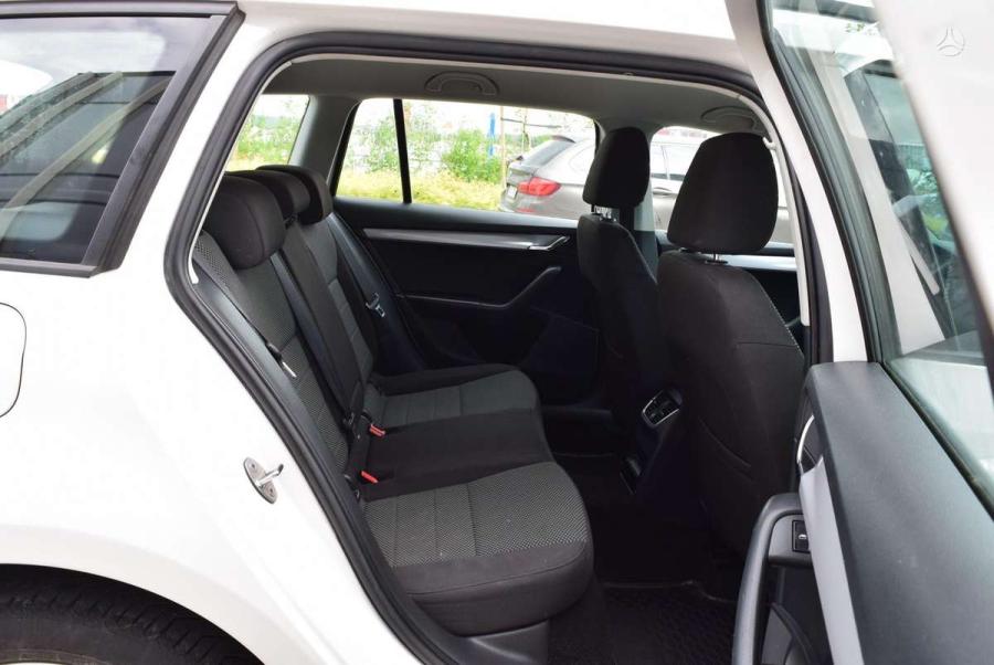White Skoda Octavia 2013 in Vilnius, with an engine capacity of 1.60 L and mileage of 260 thousand km for 5950 €, photo 10 on AUTOMOTO.COM.LV