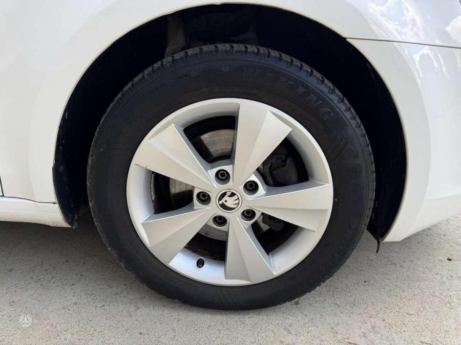 Balts Skoda Octavia 2013 Alīta, ar dzinēja tilpumu 2.00 L un nobraukumu 287 tūkst. km par 5400 €, foto 24 vietnē AUTOMOTO.COM.LV