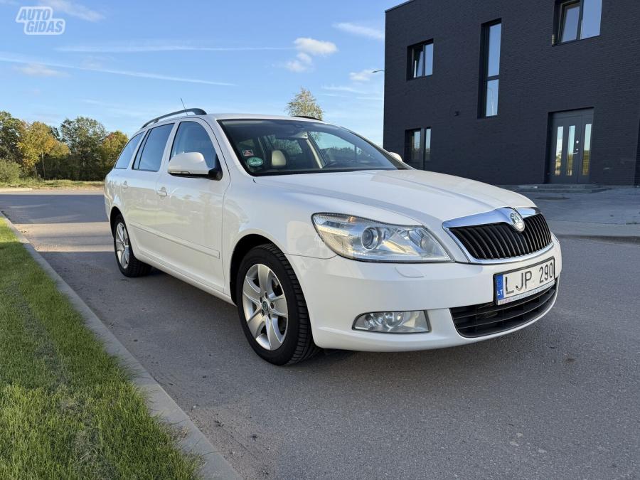 Balts Skoda Octavia 2013 Kauņa, ar dzinēja tilpumu 1.60 L un nobraukumu 299 tūkst. km par 3400 €, foto 1 vietnē AUTOMOTO.COM.LV