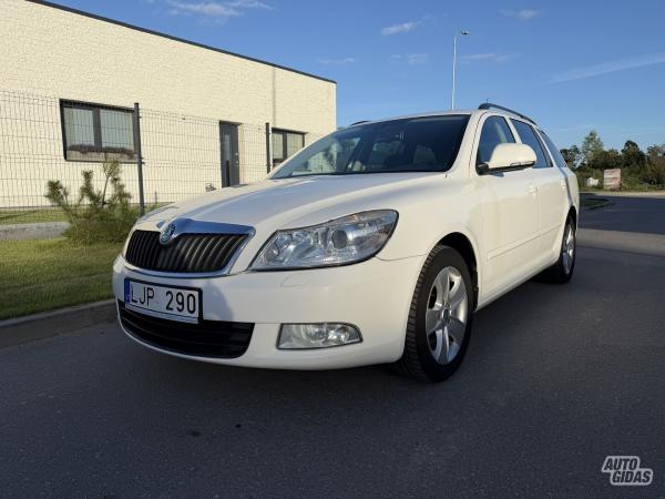 White Skoda Octavia 2013 in Kaunas, with an engine capacity of 1.60 L and mileage of 299 thousand km for 3400 €, photo 3 on AUTOMOTO.COM.LV