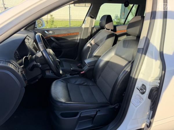 White Skoda Octavia 2013 in Kaunas, with an engine capacity of 1.60 L and mileage of 299 thousand km for 3400 €, photo 7 on AUTOMOTO.COM.LV