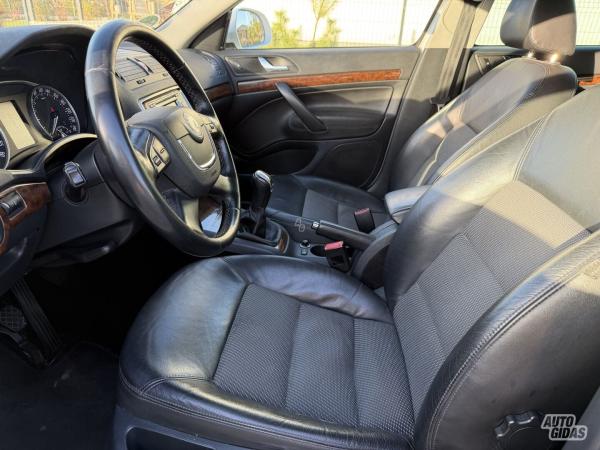White Skoda Octavia 2013 in Kaunas, with an engine capacity of 1.60 L and mileage of 299 thousand km for 3400 €, photo 10 on AUTOMOTO.COM.LV