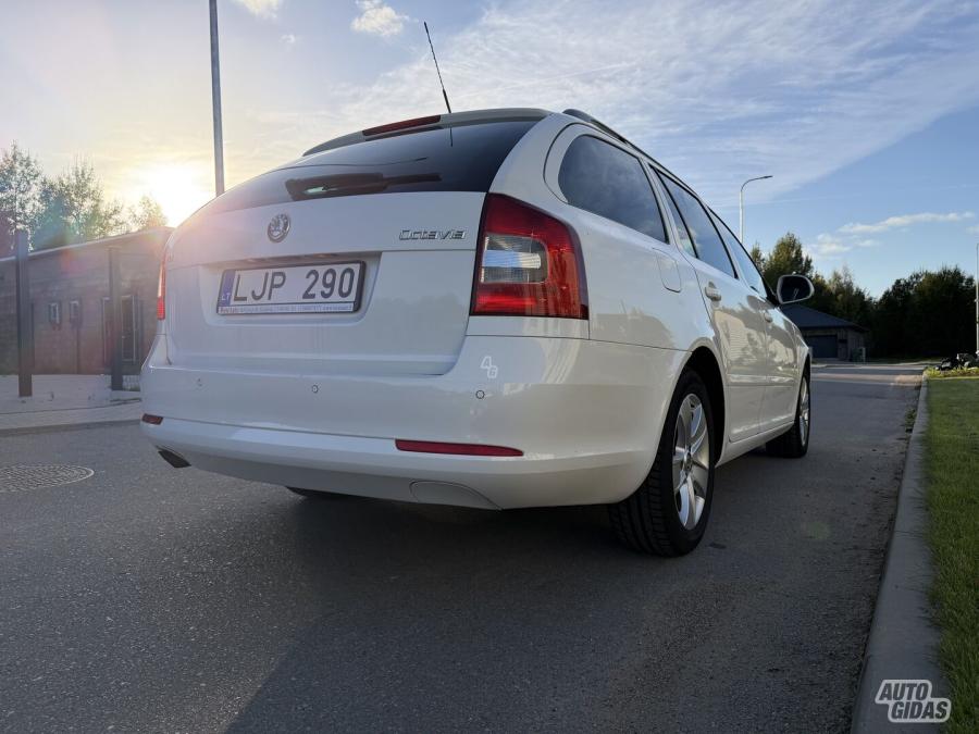 Balts Skoda Octavia 2013 Kauņa, ar dzinēja tilpumu 1.60 L un nobraukumu 299 tūkst. km par 3400 €, foto 15 vietnē AUTOMOTO.COM.LV